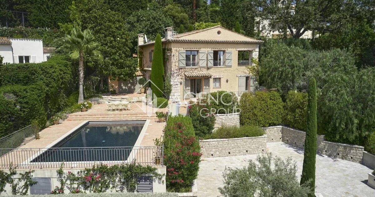 Uitzonderlijk Provençaals in het hart van het dorp met uitzicht op zee ...