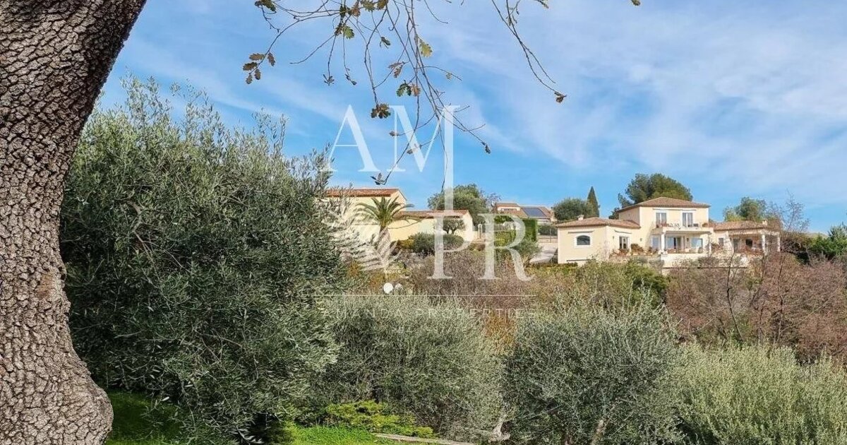 ATYPISCHE VILLA MET ZEEZICHT IN SAINT PAUL DE VENCE - Te koop Provence ...